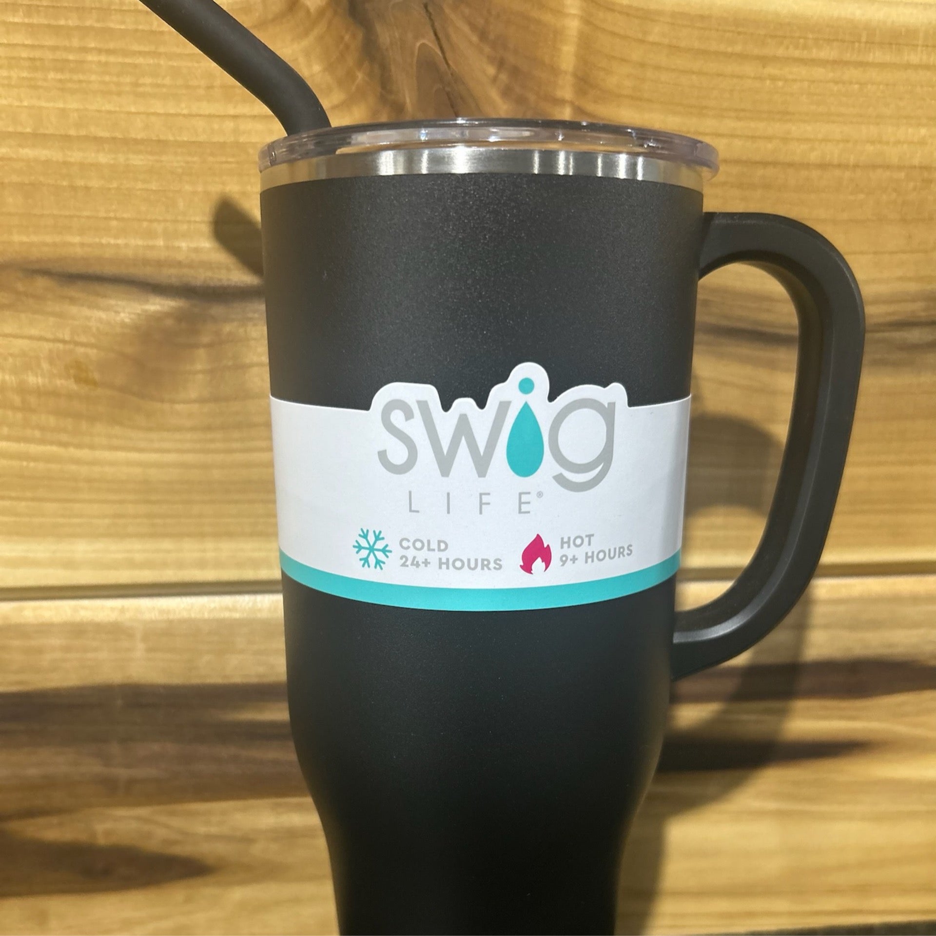 40 oz Swig Black | Magnolia Beef